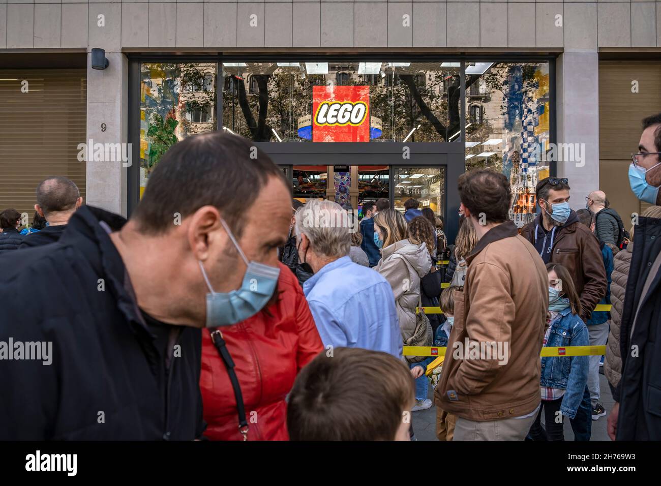 Barcelona, Spain. 20th Nov, 2021. People crowded at the new store.The ...