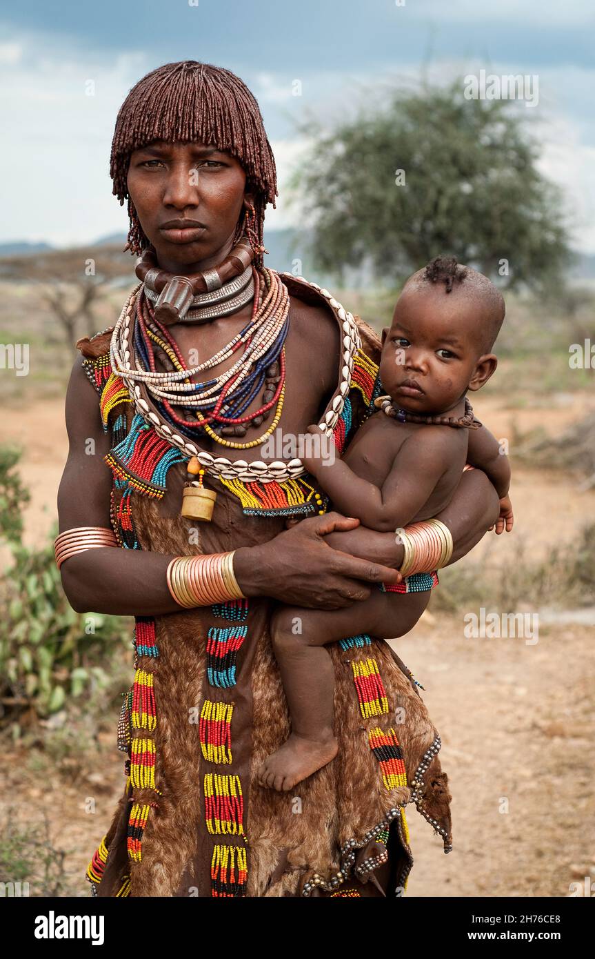 Africa tribal mother hi-res stock photography and images - Alamy