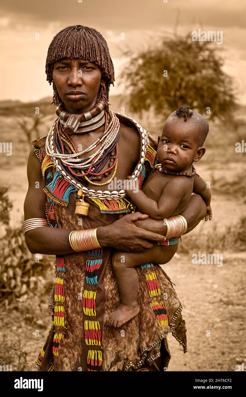 Africa tribal mother hi-res stock photography and images - Alamy