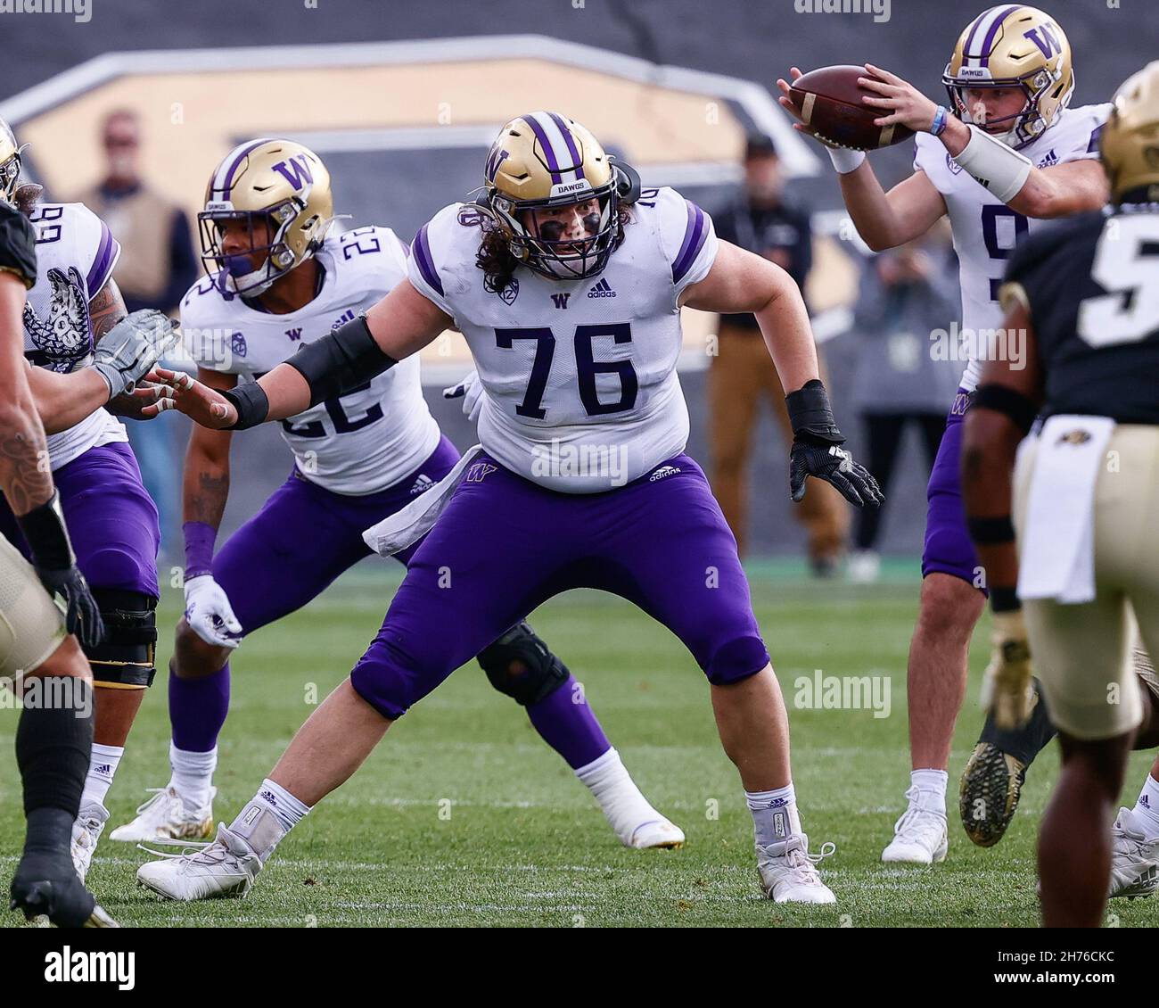 Boulder, CO, USA. 20th Nov, 2021. Washington Huskies offensive lineman ...