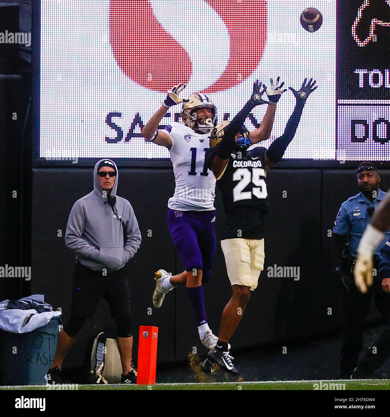 November 20, 2021: Colorado Buffaloes cornerback Nikko Reed (25) makes ...
