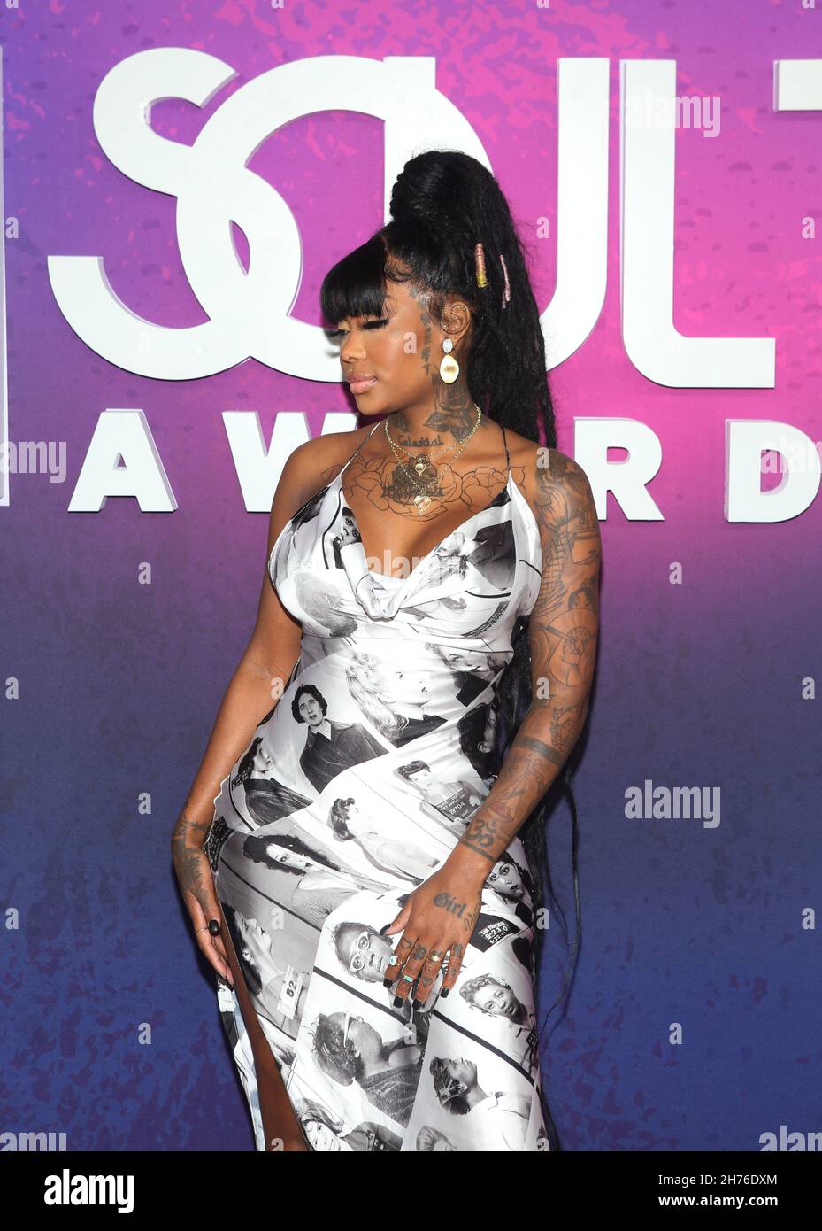 Summer Walker attends the 2021 SOUL TRAIN AWARDS arrivals red carpet at ...