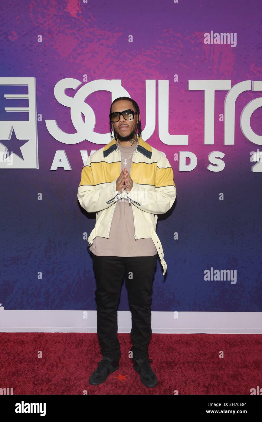 Elhae attends the 2021 SOUL TRAIN AWARDS arrivals red carpet at the ...