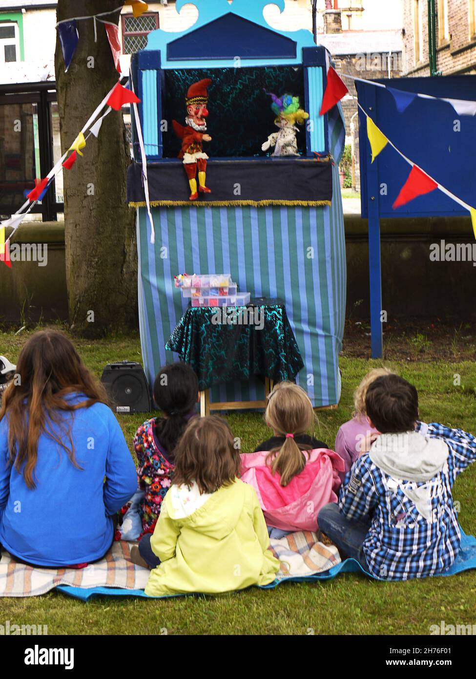 Violent puppet show hi-res stock photography and images - Alamy