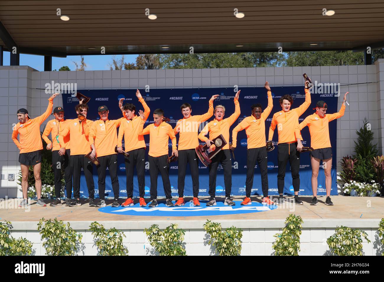 The Oklahoma State Cowboys men's team and coach Dave Smith pose with ...