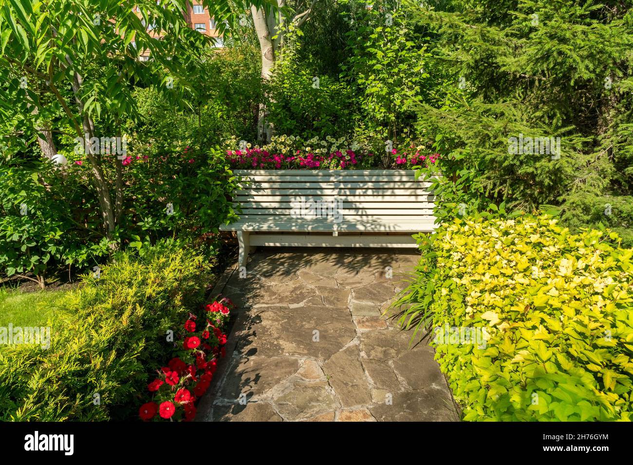 Secluded park bench hi-res stock photography and images - Alamy