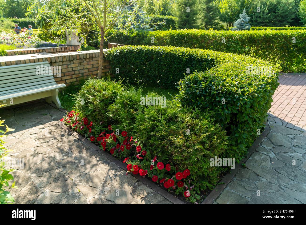 Secluded park bench hi-res stock photography and images - Alamy