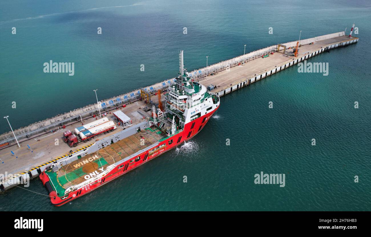 Lng ship aerial hi-res stock photography and images - Alamy