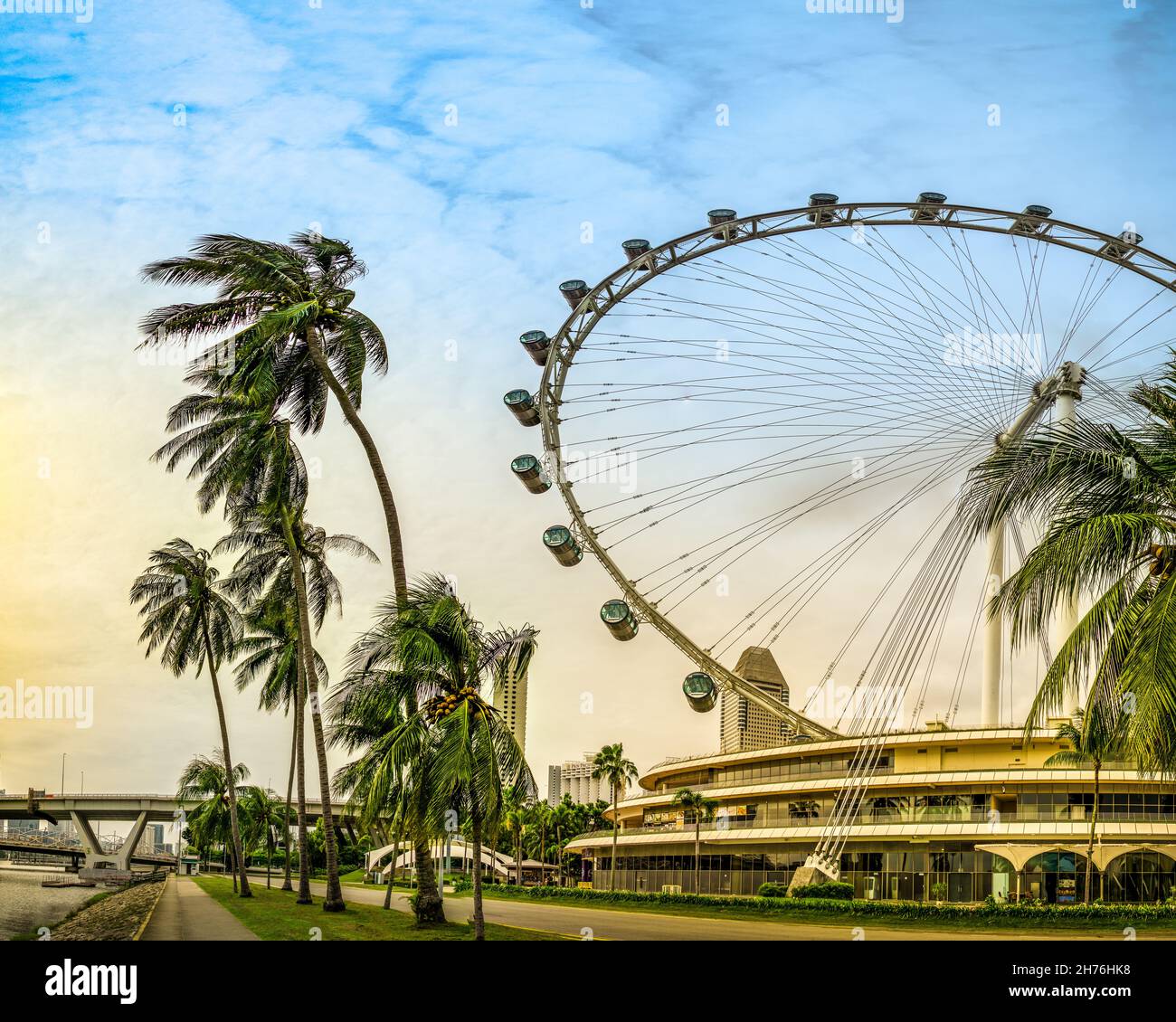 Sunset view from Singapore Flyer, with Benjamin Sheares Bridge and ...