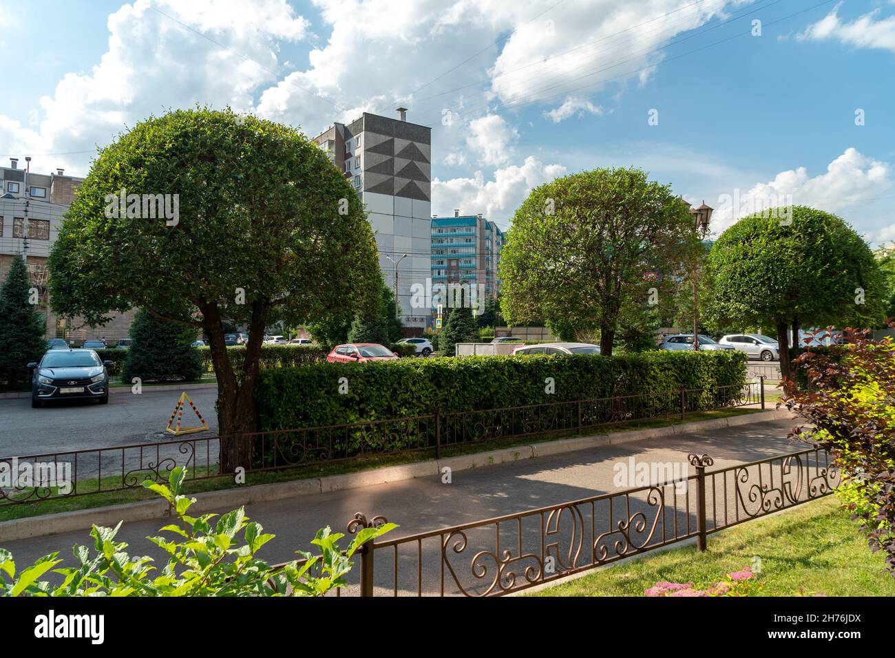 Street curb and grass hi-res stock photography and images - Alamy