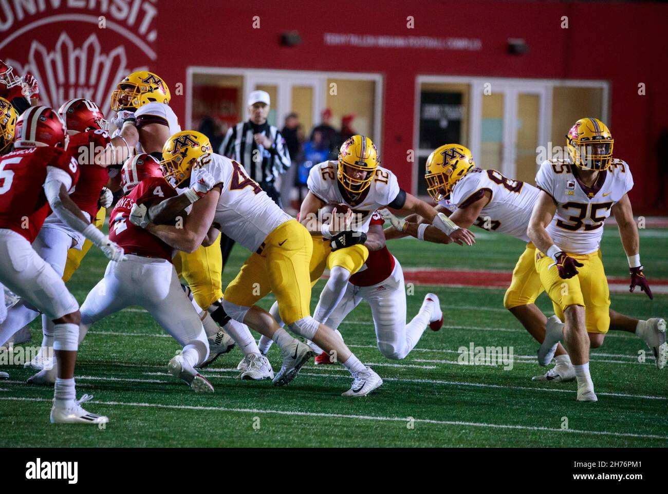 BLOOMINGTON, UNITED STATES - 2021/11/20: Minnesota Golden Gophers ...