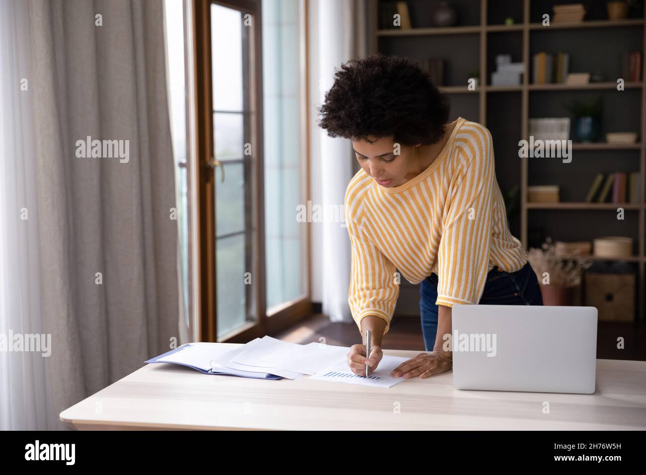 African analyze data hi-res stock photography and images - Alamy