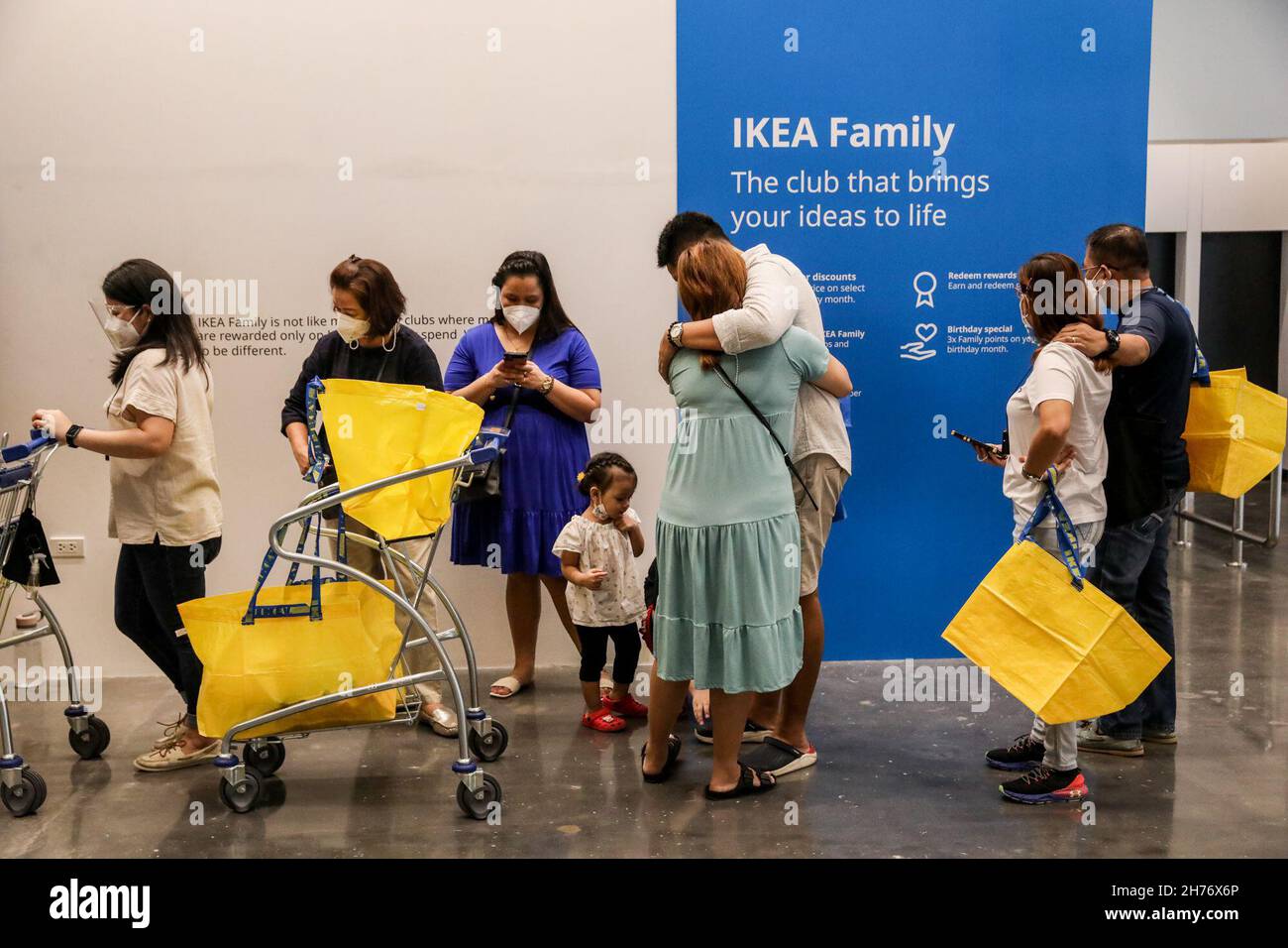 Ikea store queue hi-res stock photography and images - Alamy
