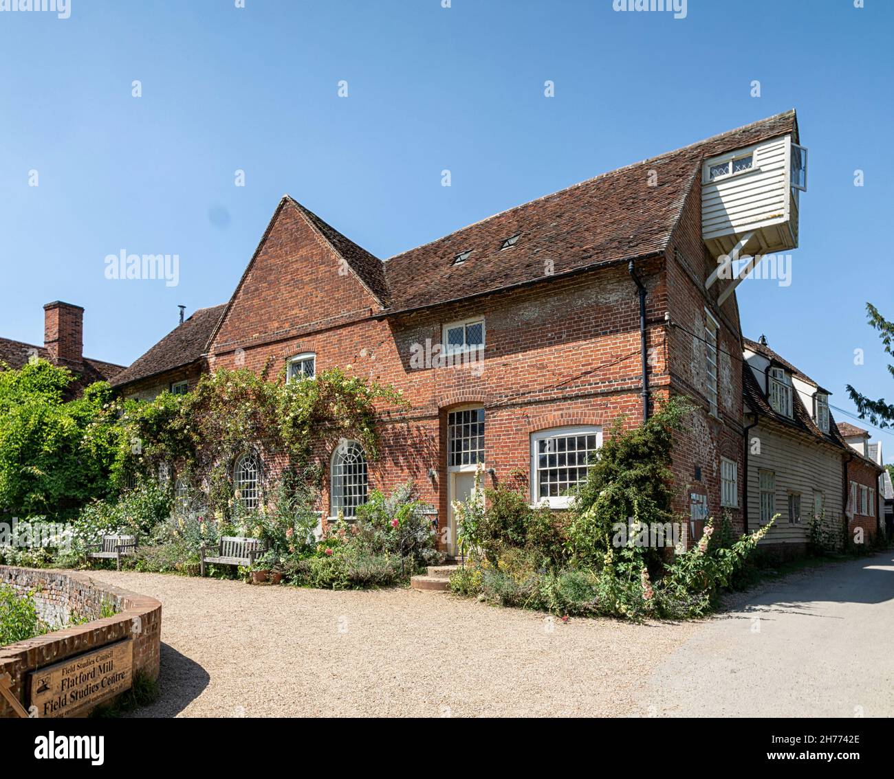 Flatford mill east bergholt hi-res stock photography and images - Alamy