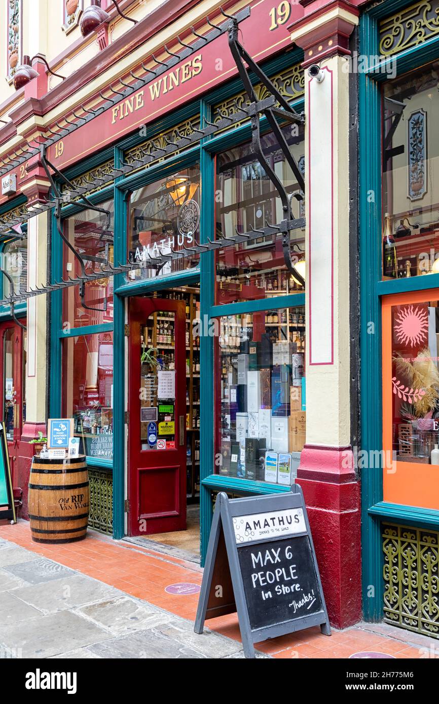 Specialist drinks retailer hi-res stock photography and images - Alamy