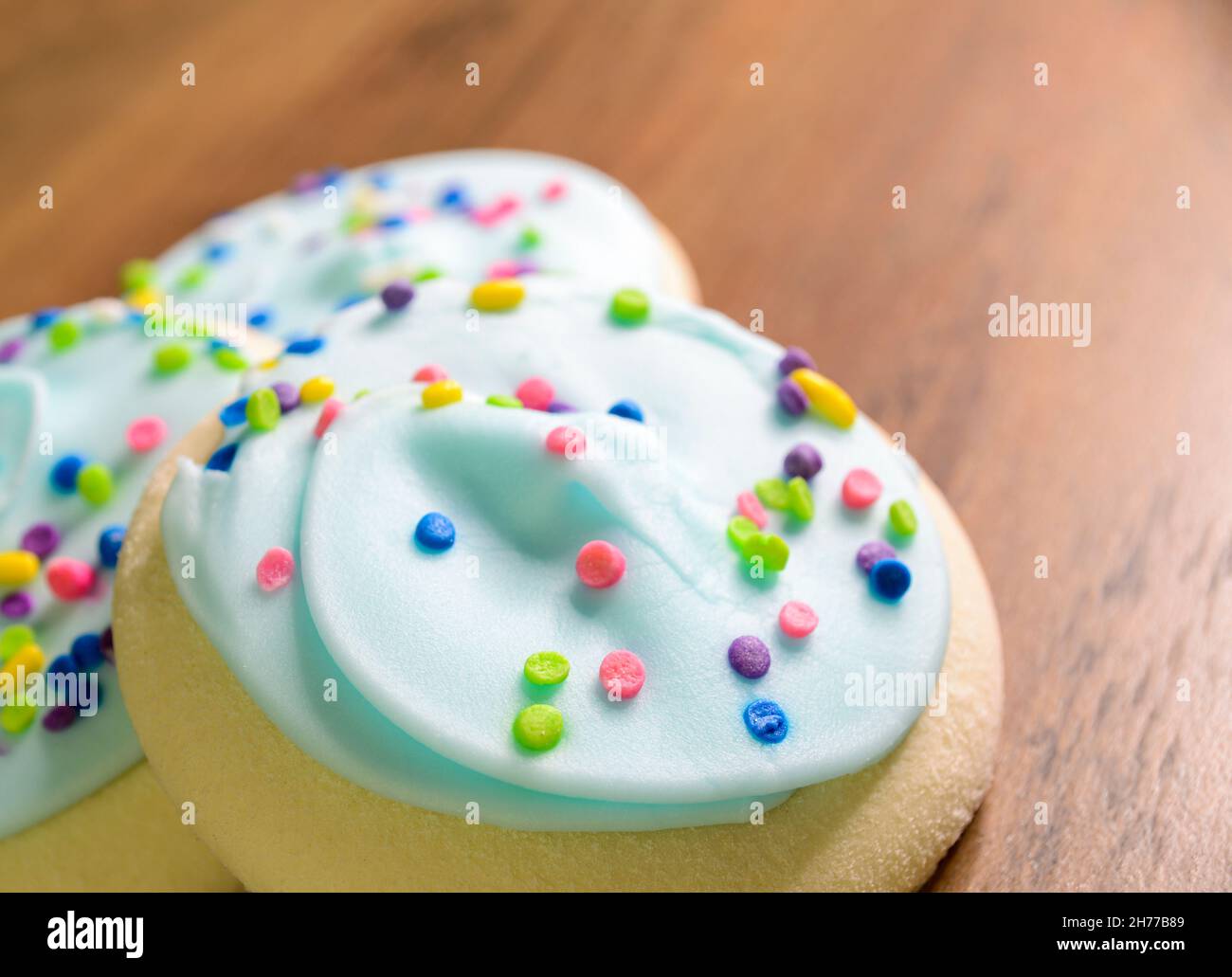 Sugar cookie with blue frosting and sprinkles Stock Photo - Alamy