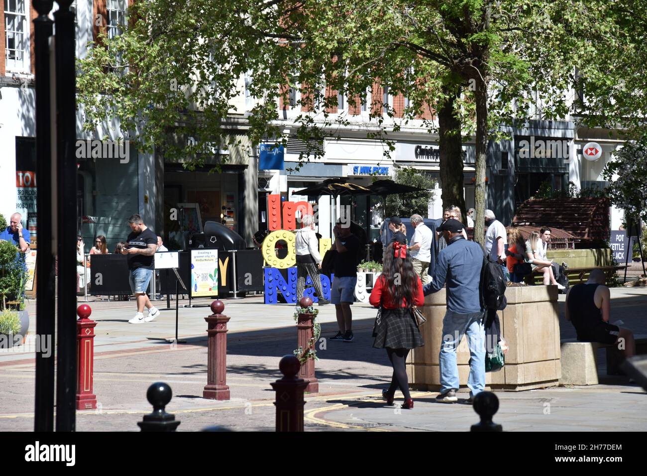 Sunny manchester street busy hi-res stock photography and images - Alamy