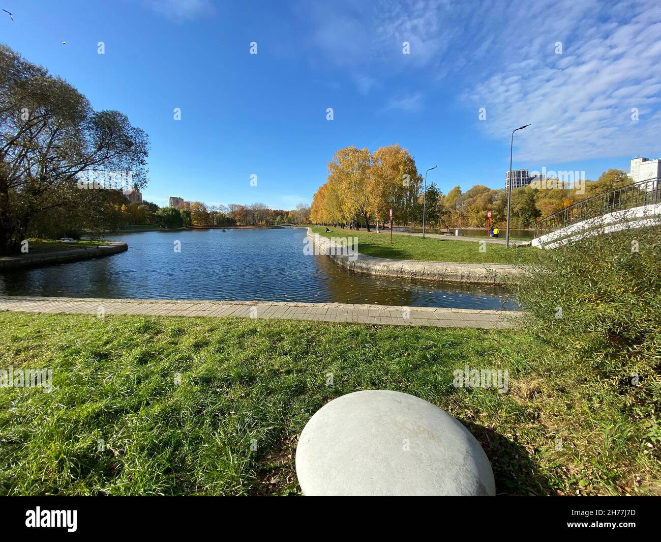 Round stone pond hi-res stock photography and images - Alamy