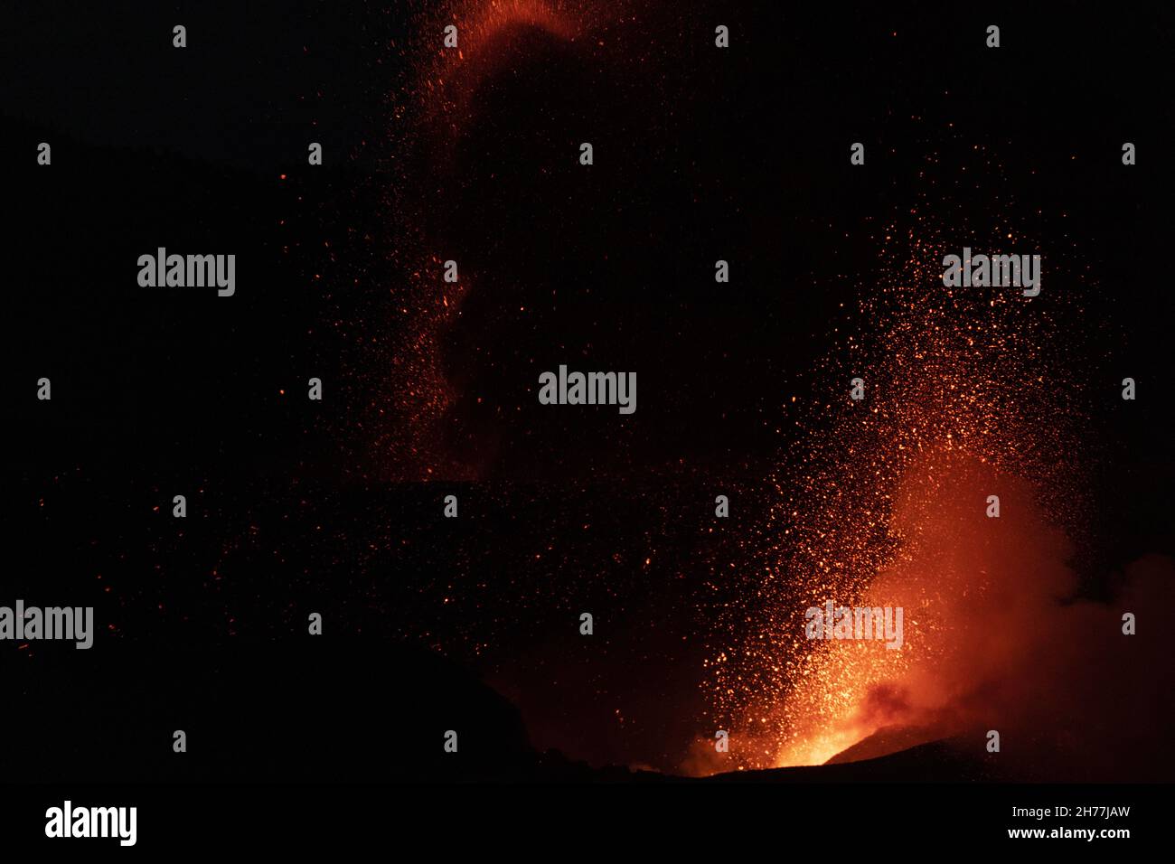 The eruption of the La Palma volcano in Spain Stock Photo - Alamy