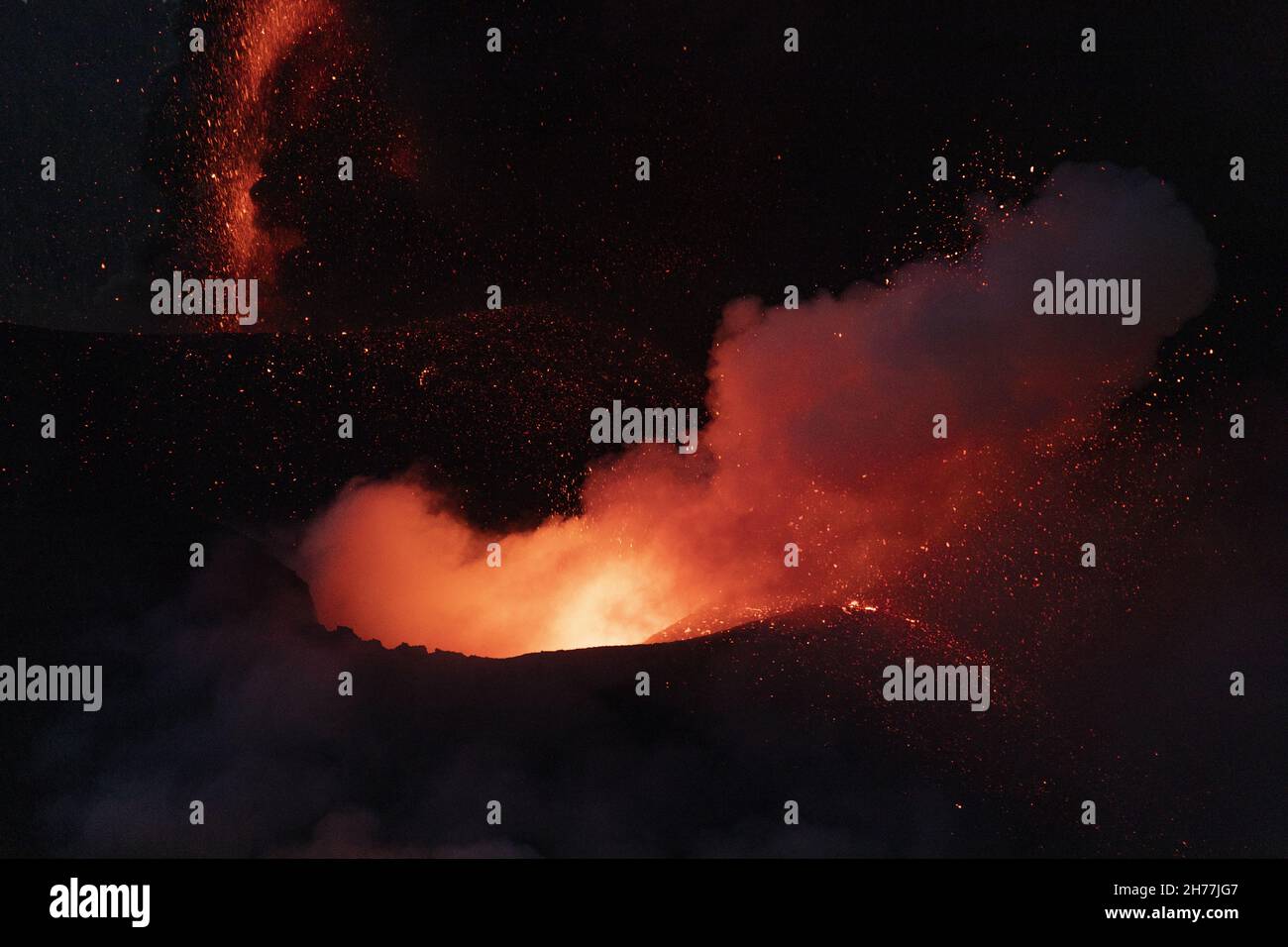 The eruption of the La Palma volcano in Spain Stock Photo - Alamy