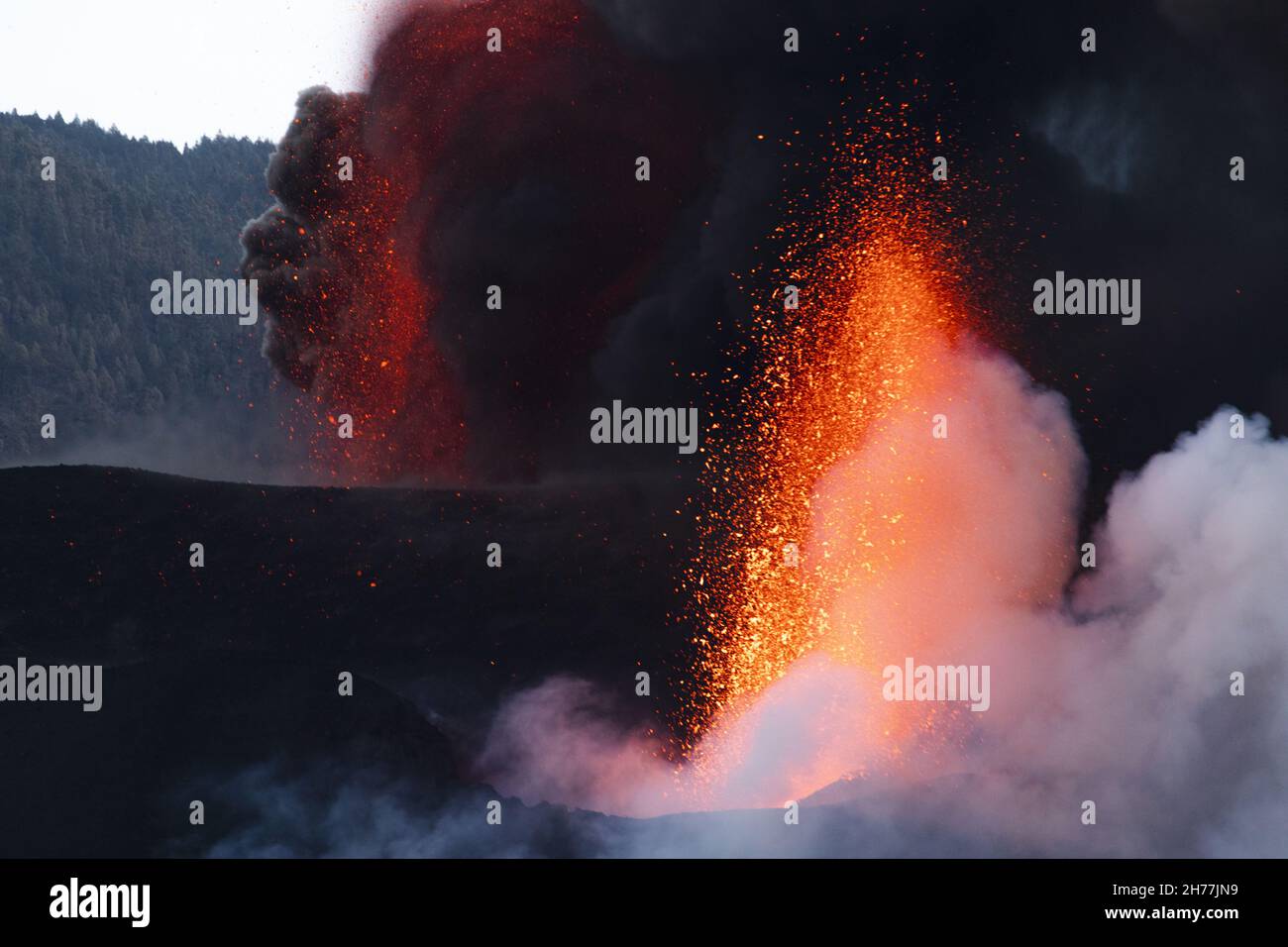 The eruption of the La Palma volcano in Spain Stock Photo - Alamy