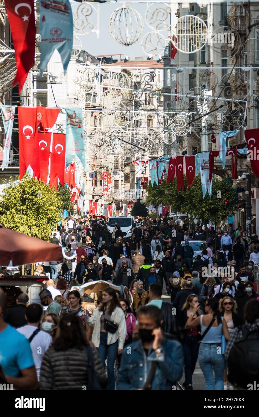 Crowded Istiklal avenue during covid-19 pandemic. Some people wearing ...