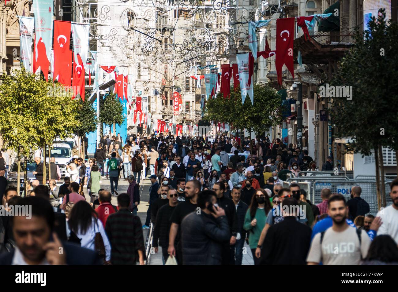 Istiklal street full of people with no social distancing during covid ...
