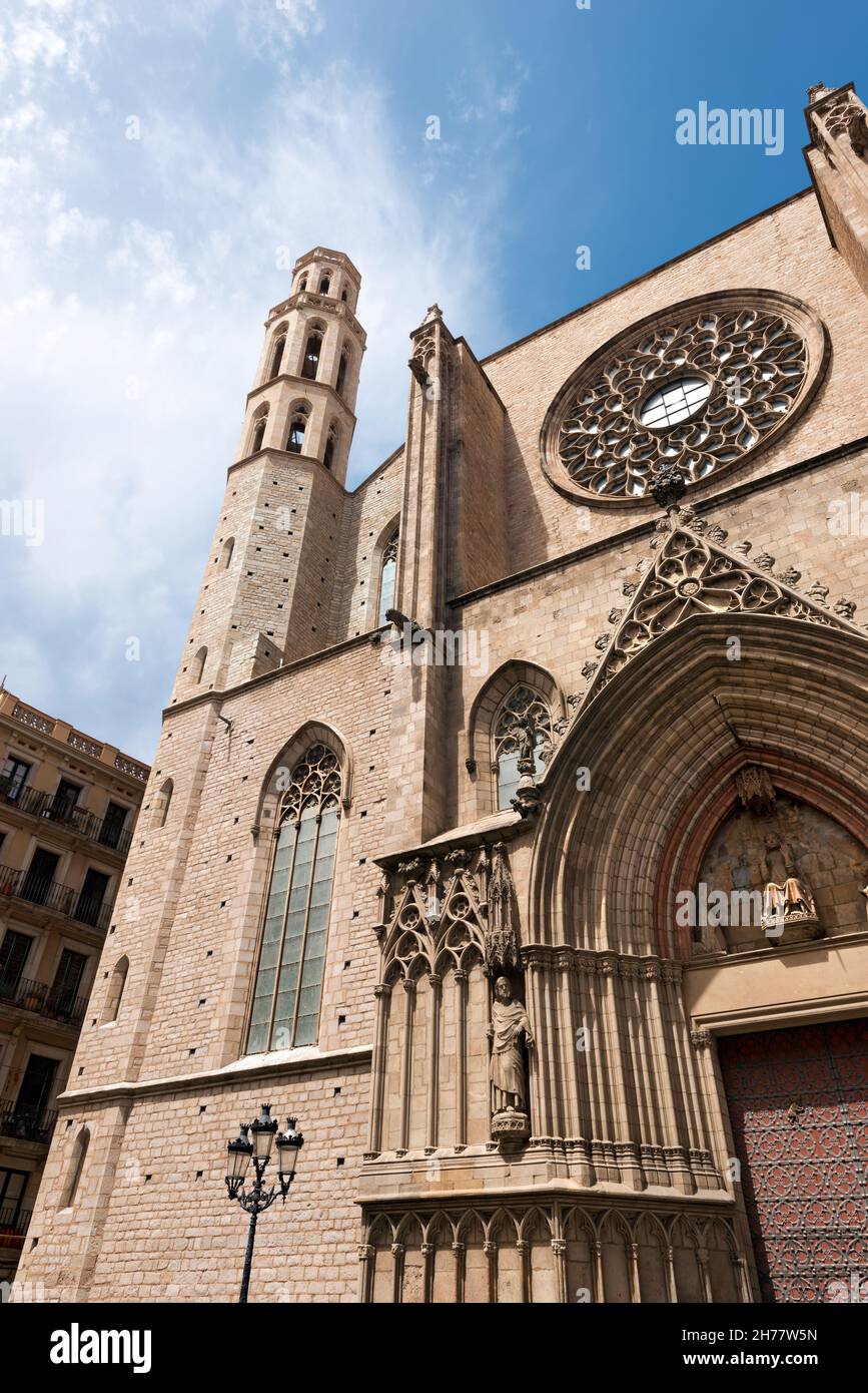 Basilica de la santa maria del mar hi-res stock photography and images ...