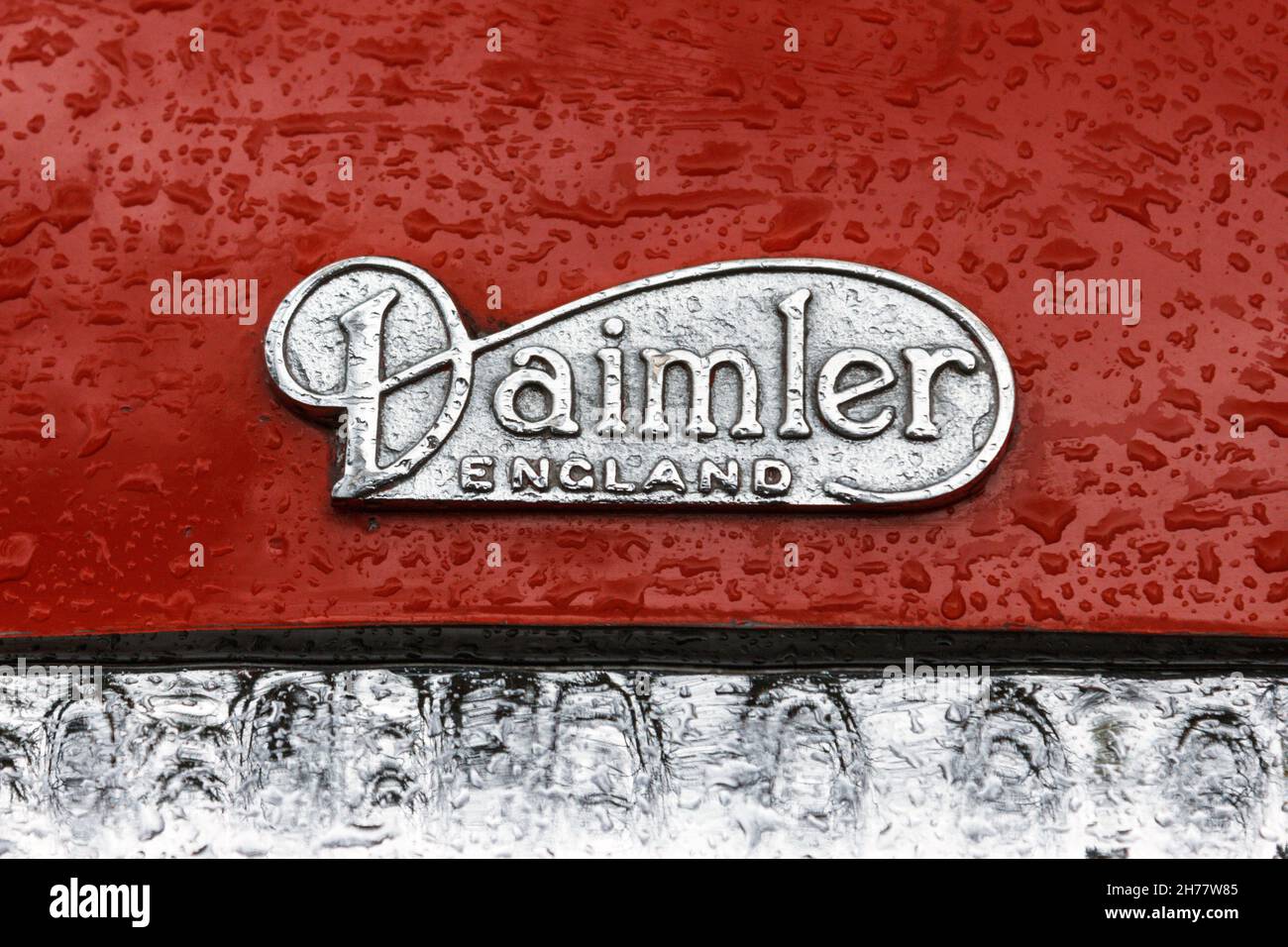 Daimler car badge hi-res stock photography and images - Alamy