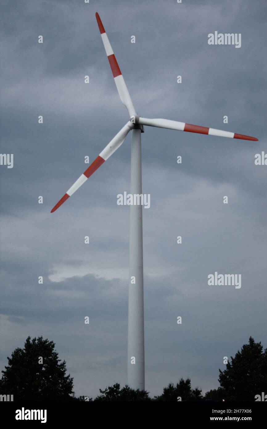 Red and white windmill hi-res stock photography and images - Alamy