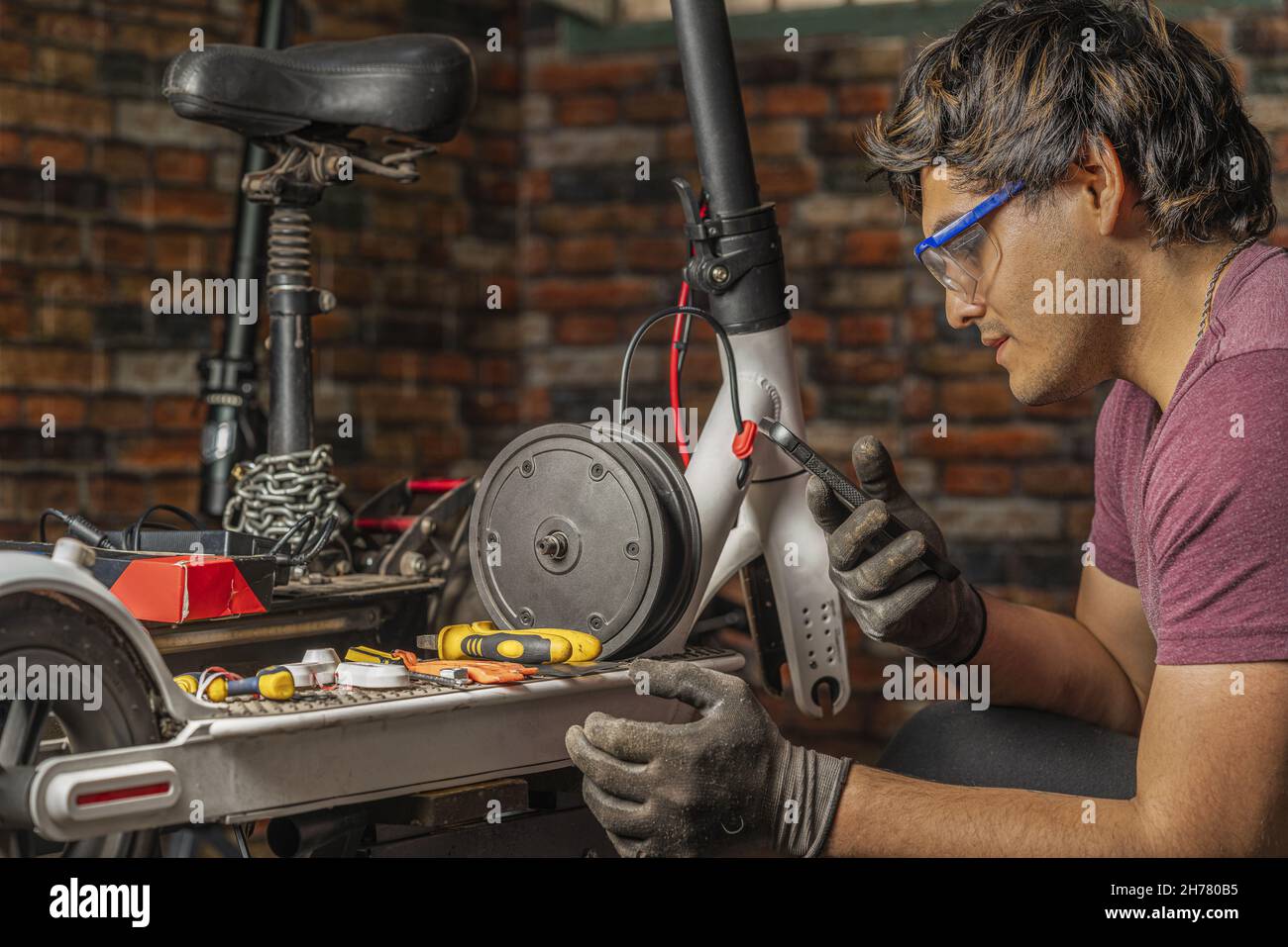 Mechanic repairing scooter hi-res stock photography and images - Alamy