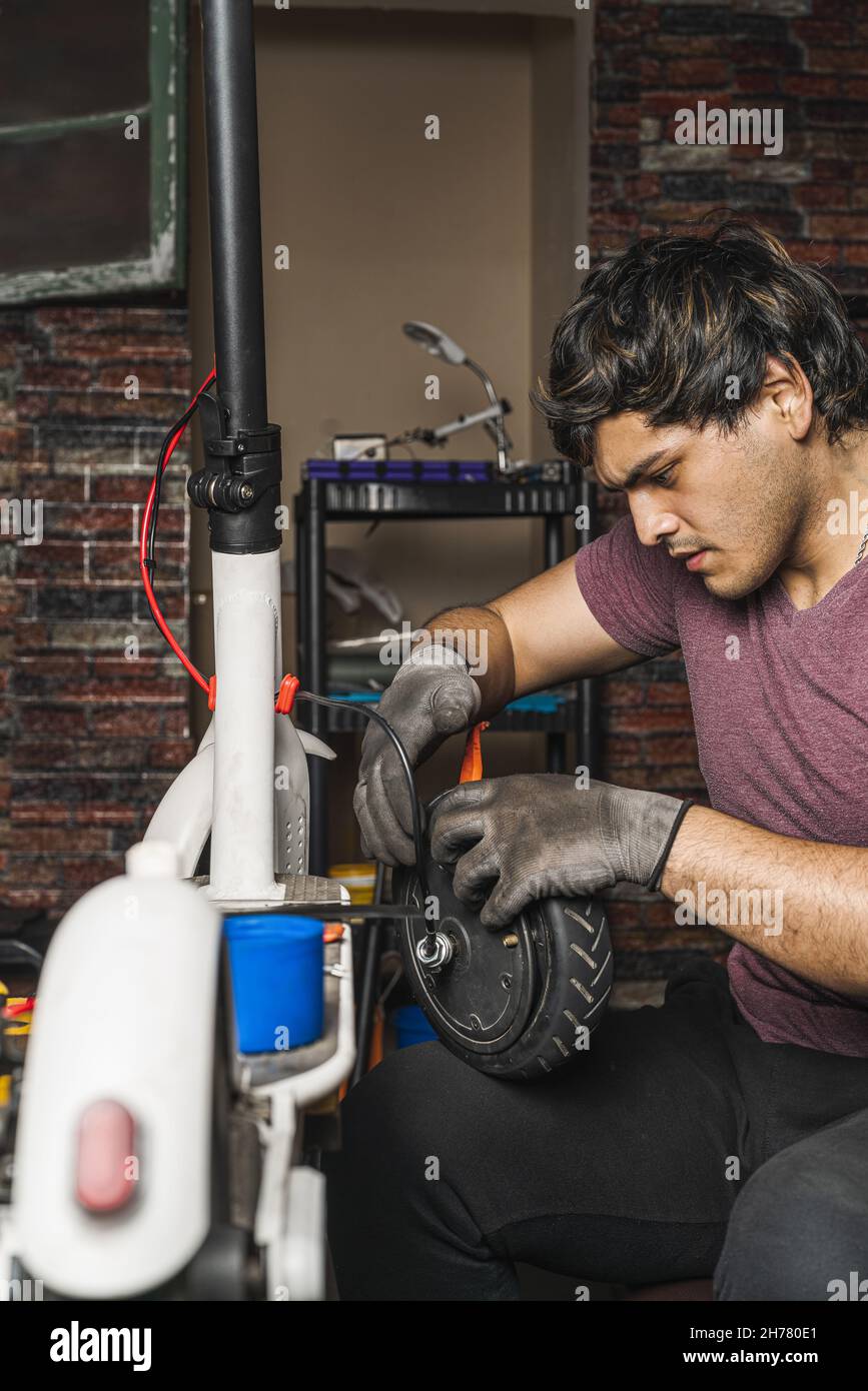 Mechanic repairing scooter hi-res stock photography and images - Alamy