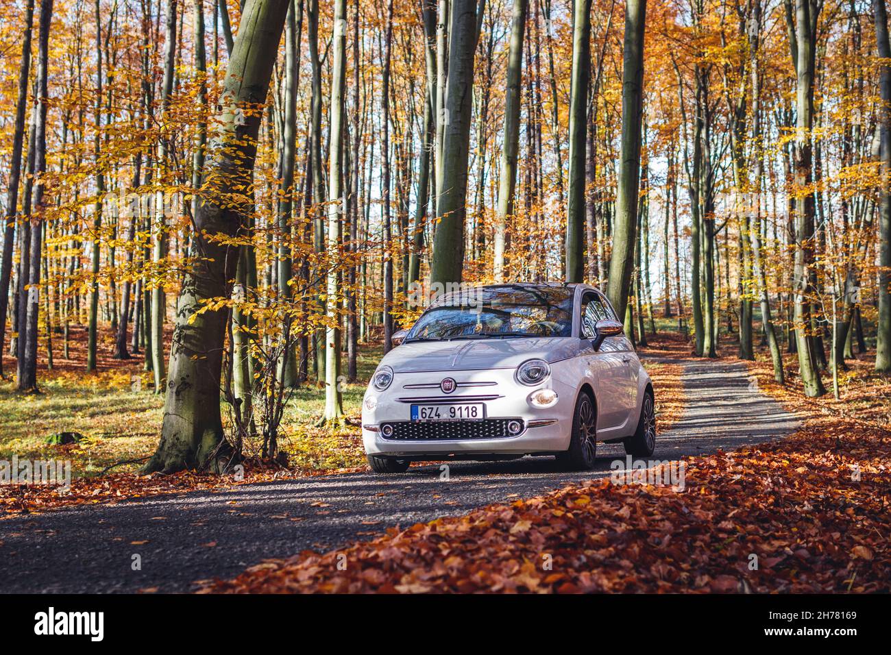 Modern fiat 500 hi-res stock photography and images - Alamy