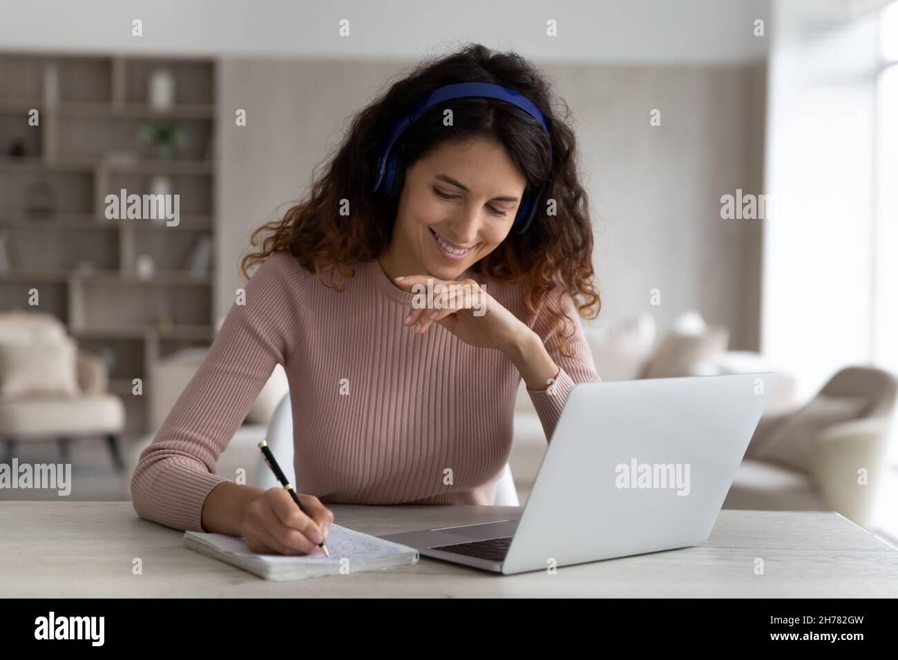 Person listening taking notes hi-res stock photography and images - Alamy