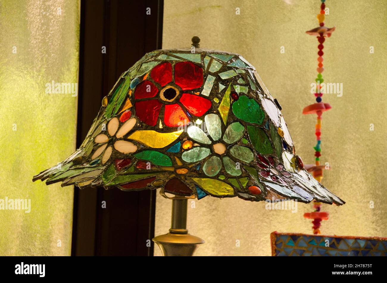 Hand making stained glass hi-res stock photography and images - Alamy