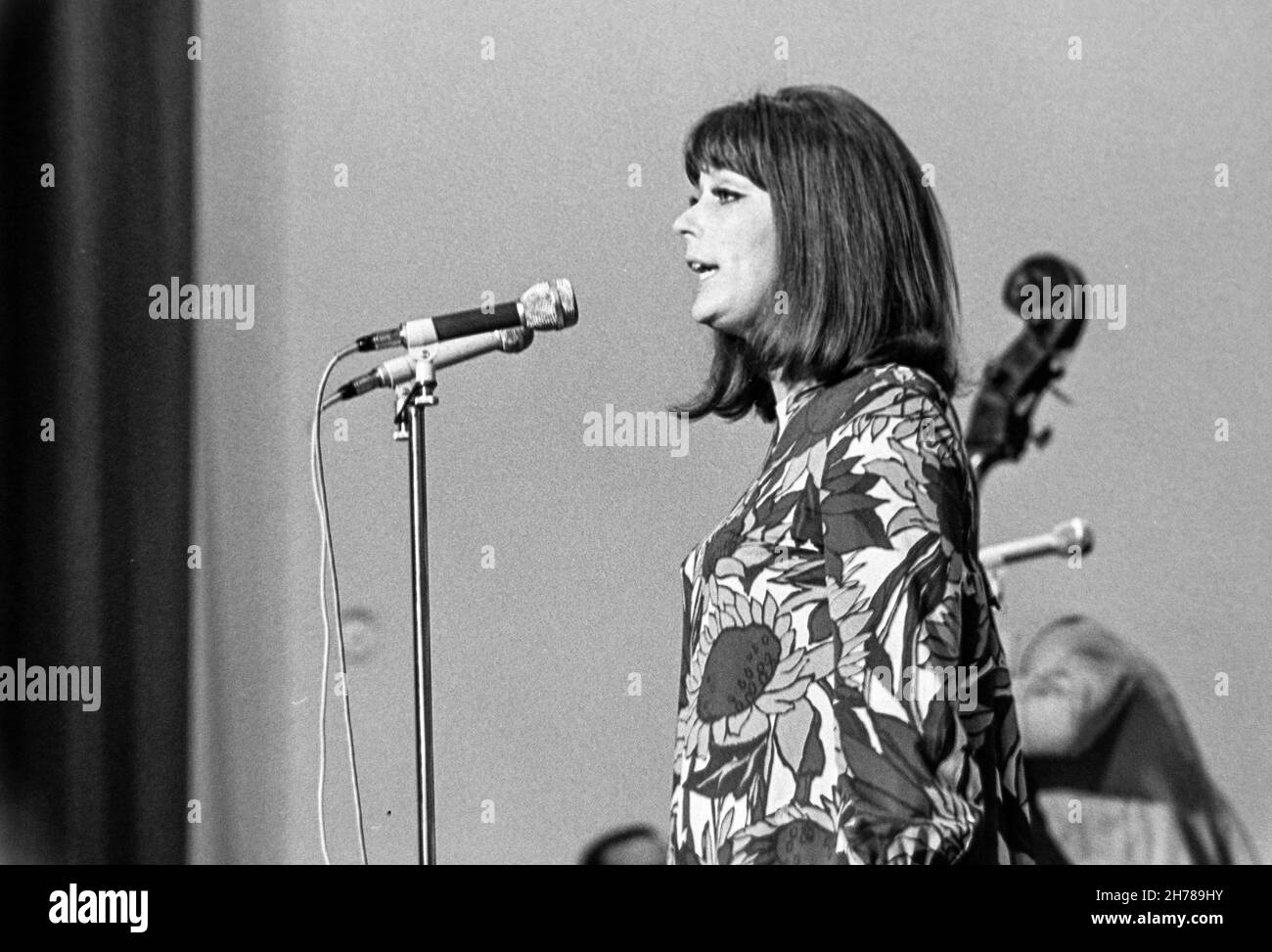 Singer Lill Lindfors during a concert Stock Photo - Alamy