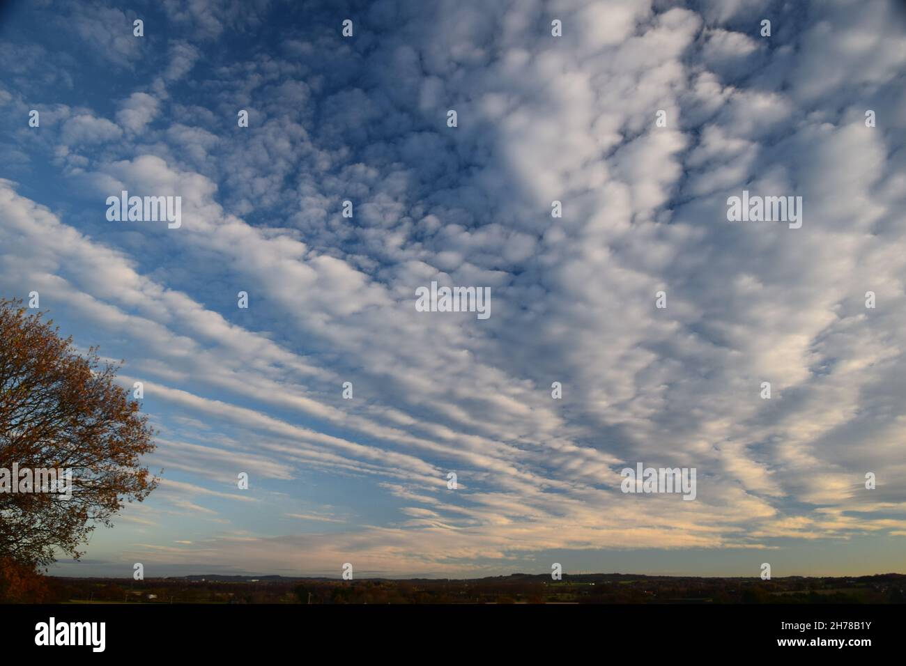 Altocumulus clouds moving across sky hi-res stock photography and ...