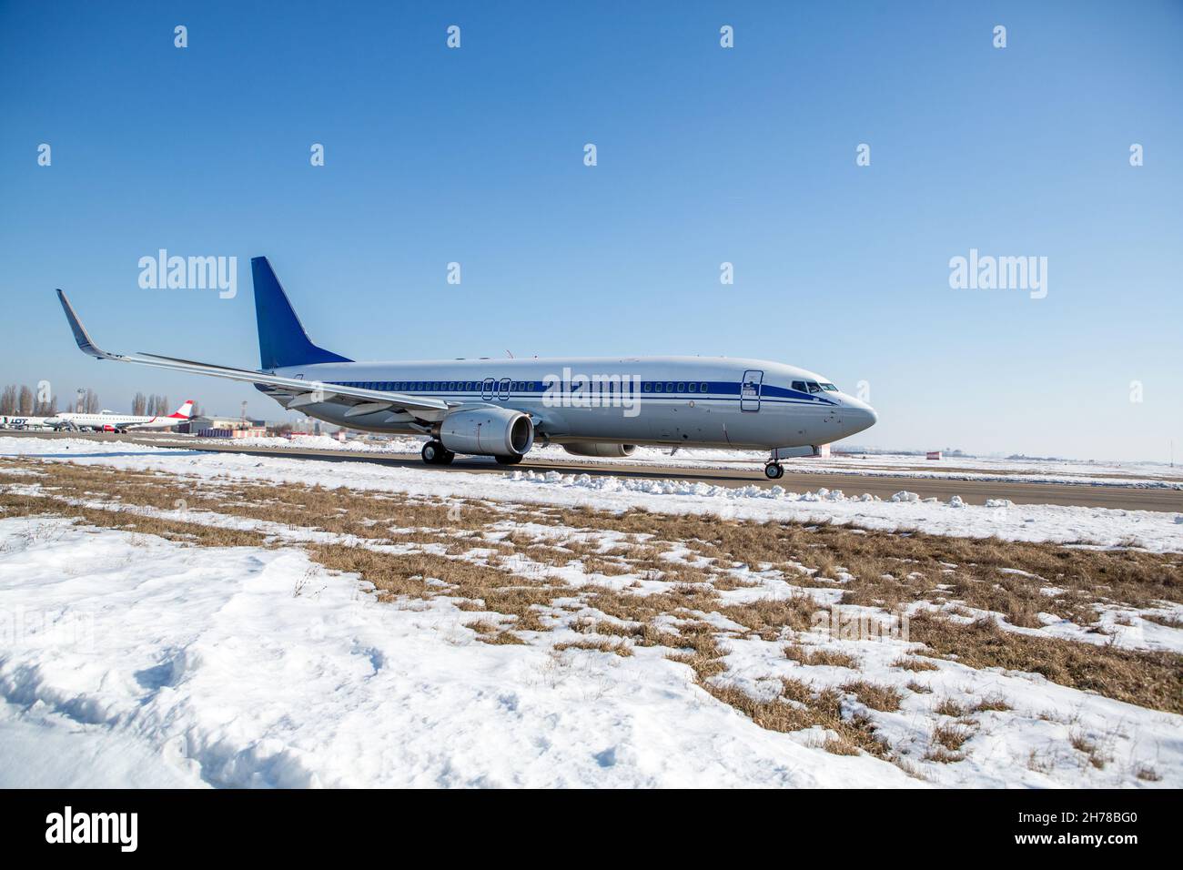 Plane platform hi-res stock photography and images - Alamy