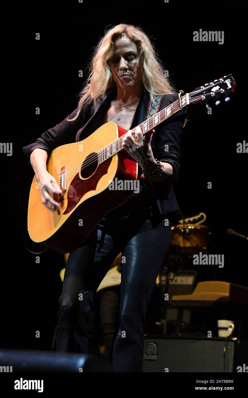 West Palm Beach, FL, USA. 20th Nov, 2021. Sheryl Crow performs at The I ...