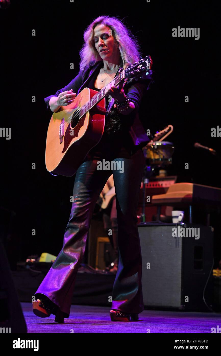 West Palm Beach, FL, USA. 20th Nov, 2021. Sheryl Crow performs at The I ...