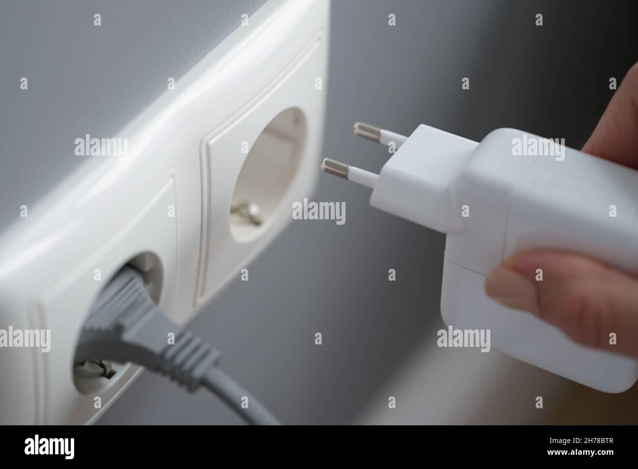 Uninterruptible power supply circuit hi-res stock photography and ...