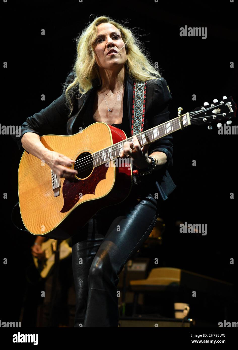 Sheryl crow performs live in hi-res stock photography and images - Alamy