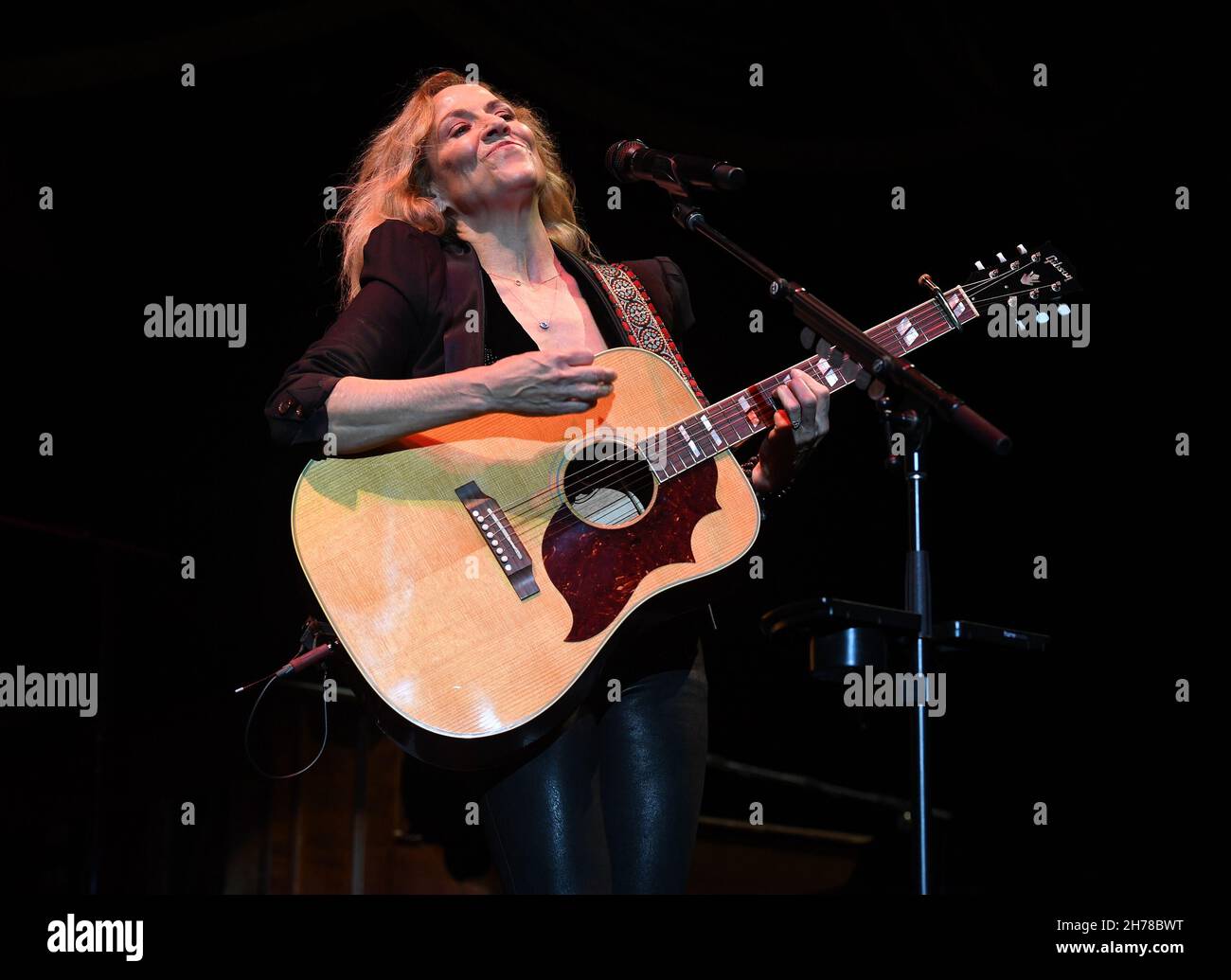 Sheryl crow performs live in hi-res stock photography and images - Alamy