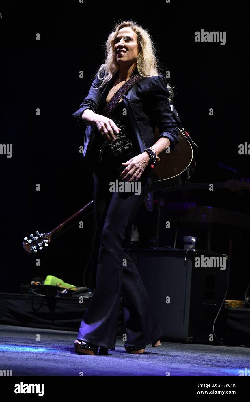 West Palm Beach, FL, USA. 20th Nov, 2021. Sheryl Crow performs at The I ...