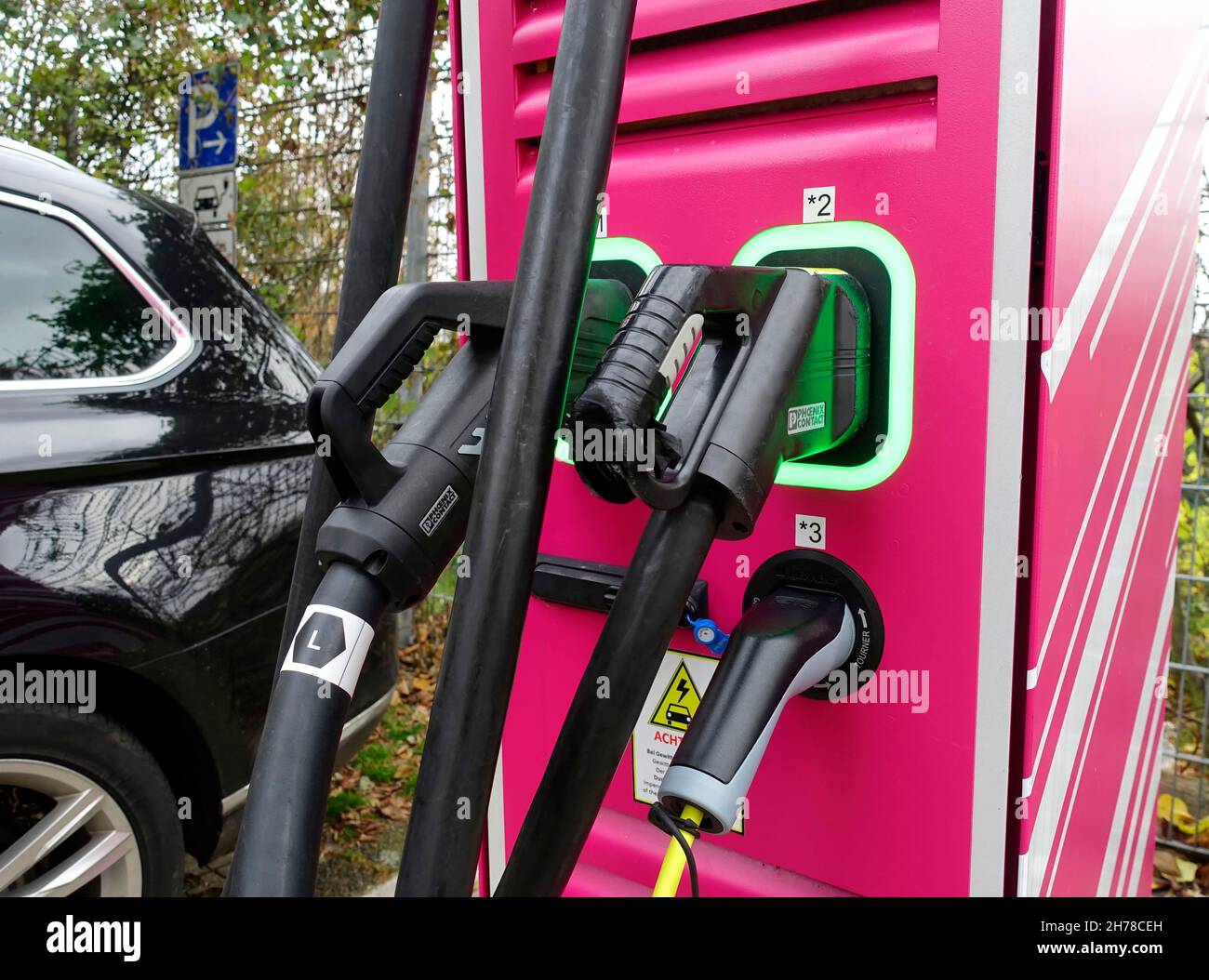 Electric car charging station deutsche hi-res stock photography and ...