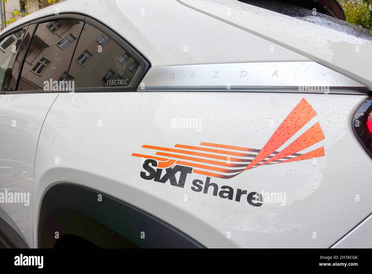 Sixt share logo hi-res stock photography and images - Alamy