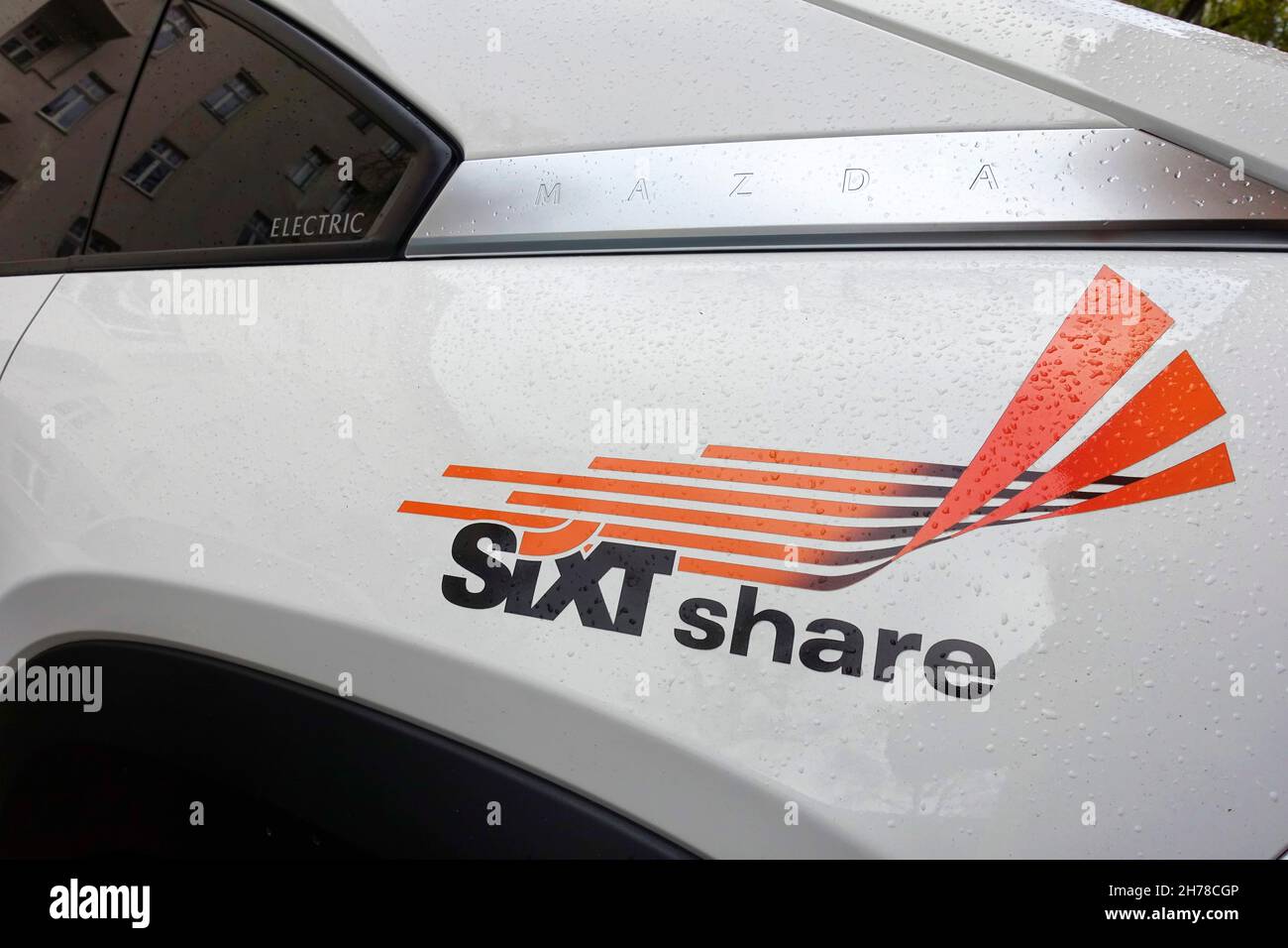 Sixt share logo hi-res stock photography and images - Alamy