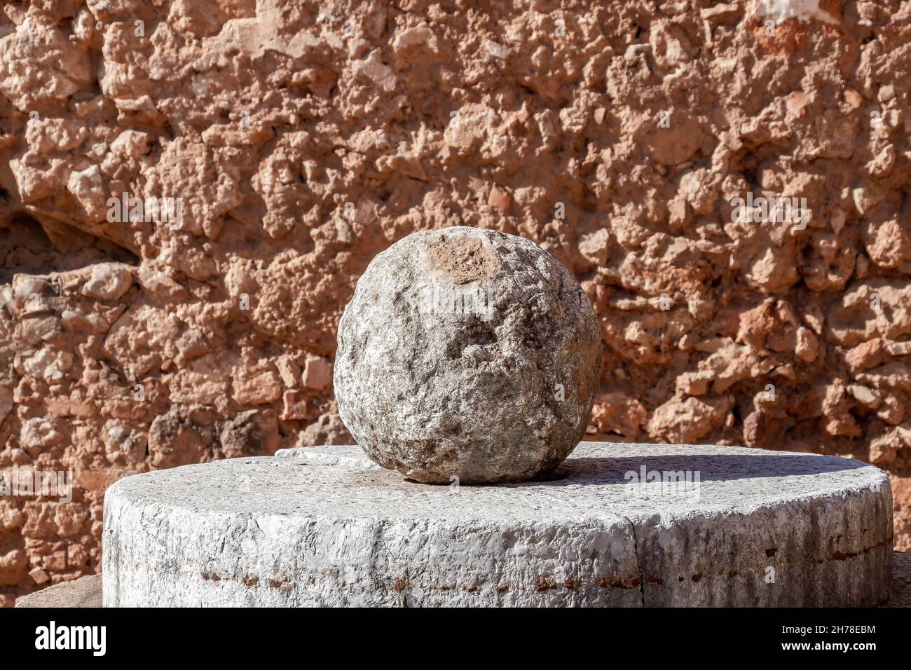 Cannonball cannonballs ball balls hi-res stock photography and images ...