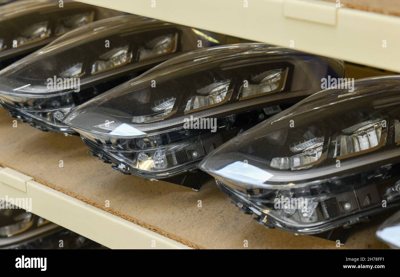 Row of the car headlights at the factory Stock Photo - Alamy