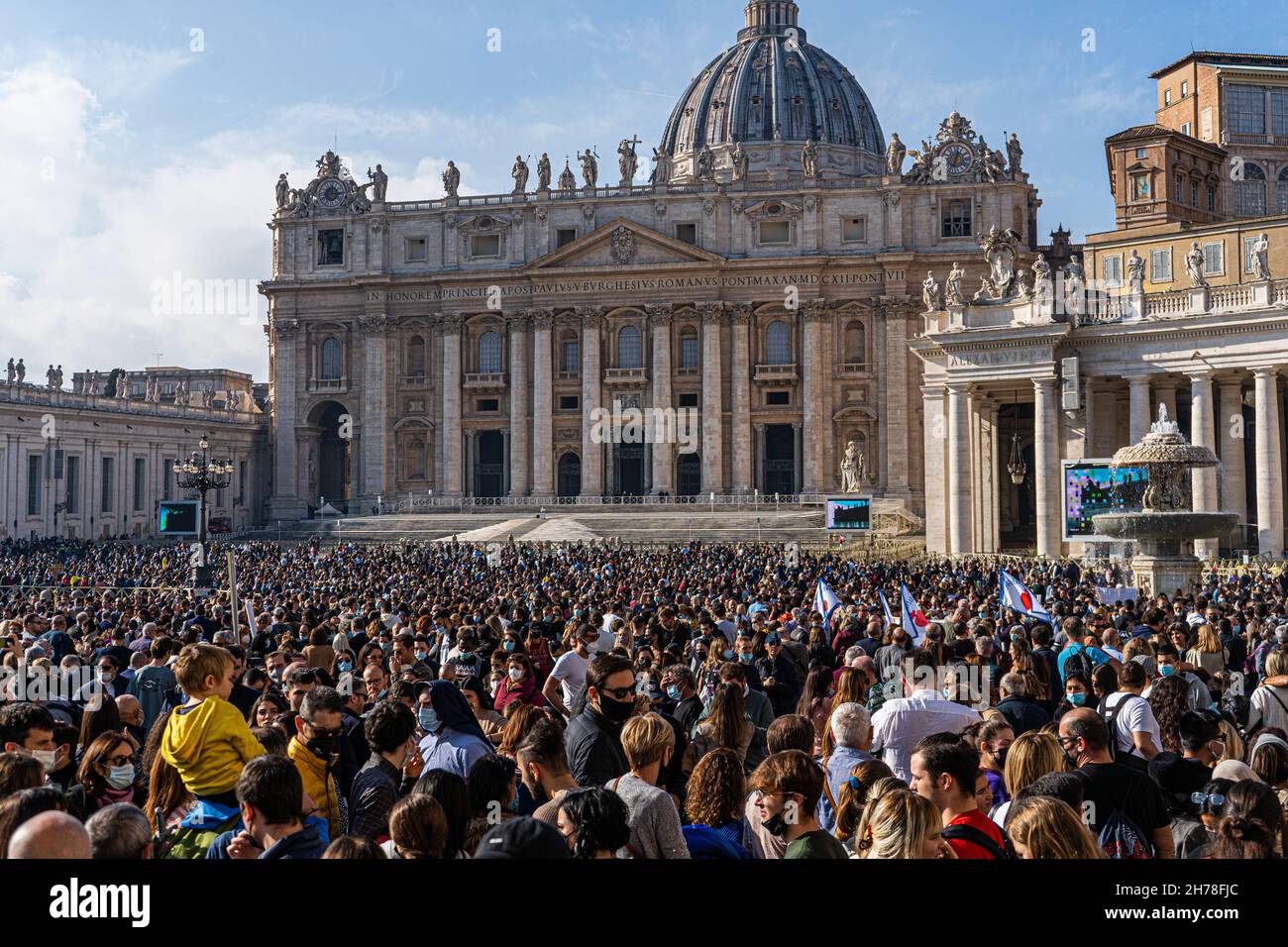 VATICAN ROME ITALY, 21 November 2021. Large crowds of faithful fill ...